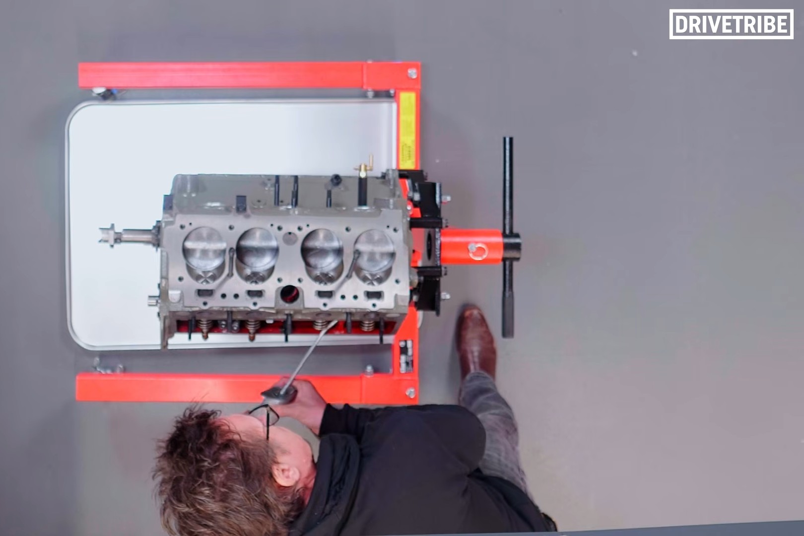 Richard Hammond Rebuilds The Top Gear Land Rover's Engine